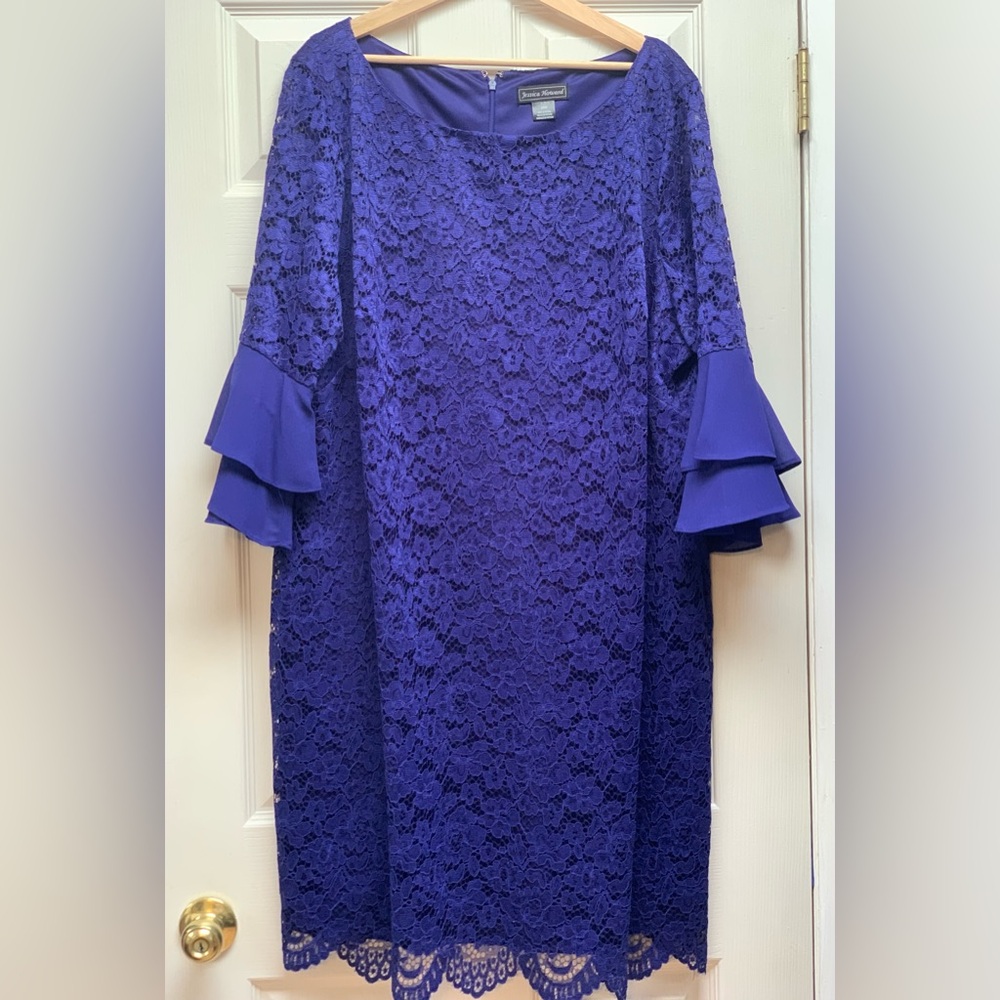6. Beautiful Navy Blue Dress By Jessica Howard - Gem